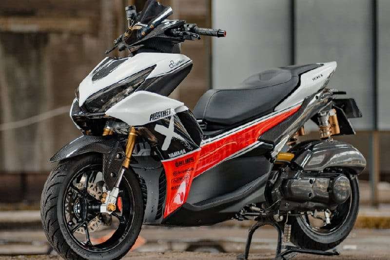Modifikasi Yamaha Aerox Pakai Part Moge Tampilan Jadi Mewah
