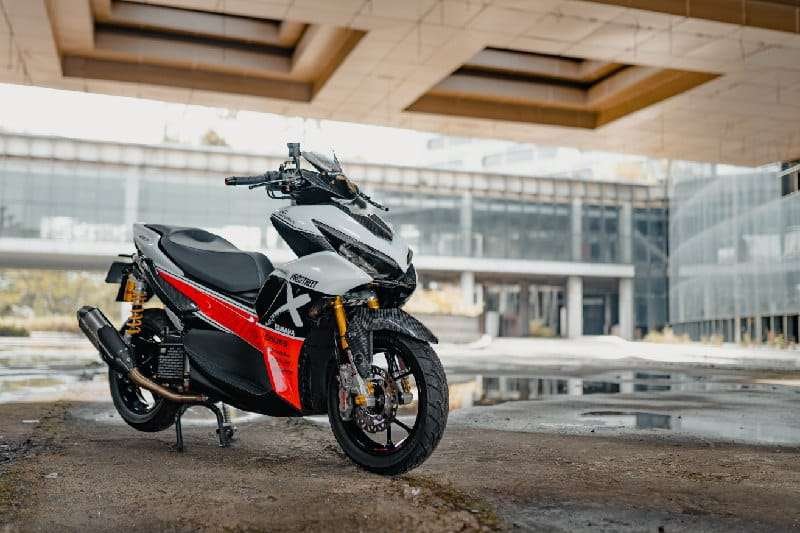 Modifikasi Yamaha Aerox Pakai Part Moge Tampilan Jadi Mewah