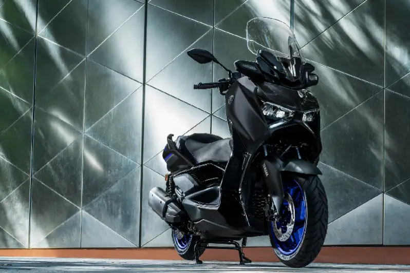 Yamaha XMax Connected 2024 punya grafis baru yang sporty- jurnalbikers.com