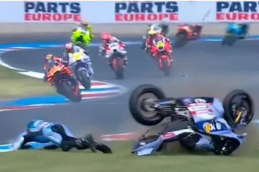 Alex Marquez Crash - jurnalbikers.com